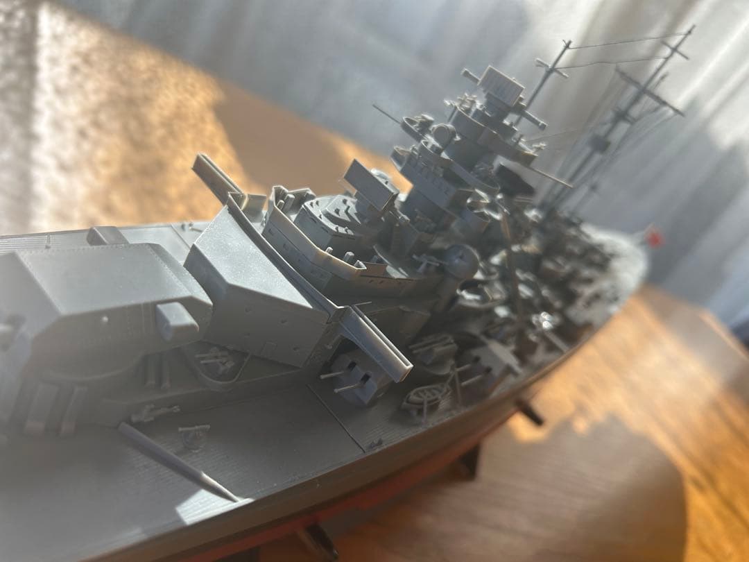 ドイツ高速戦艦ビスマルク.大西洋最大の殺し屋一発で(フッド撃沈)サイズ1/350