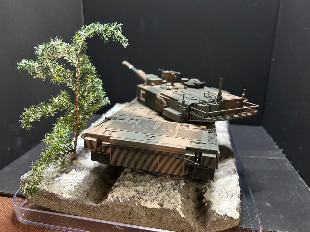 【完成品】90式戦車 1/35スケール ディオラマ付き（TAMIYA製）