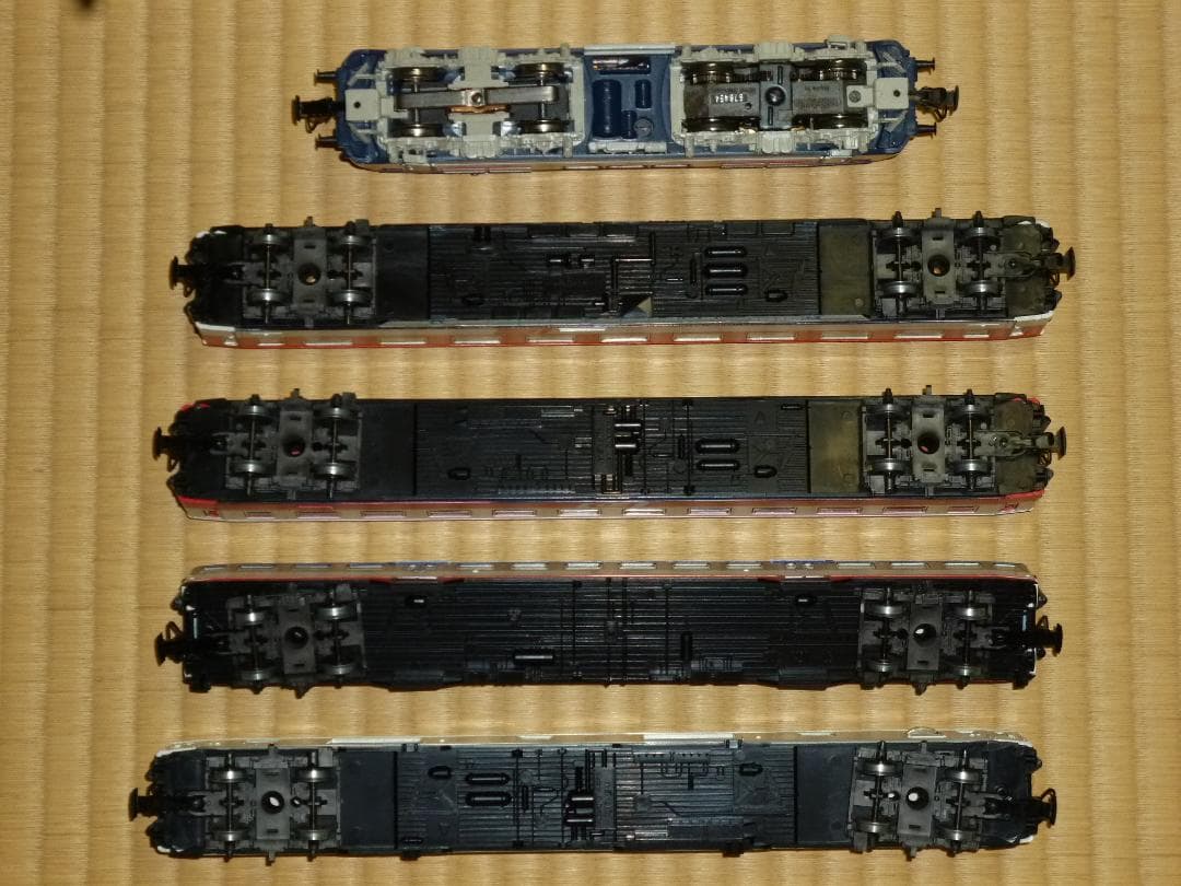 メルクリンHOゲージのアナログ電気機関車と客車4両のセット