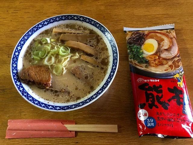大特価￥19000　1食分￥158　マルタイ熊本黒マー油とんこつラーメン