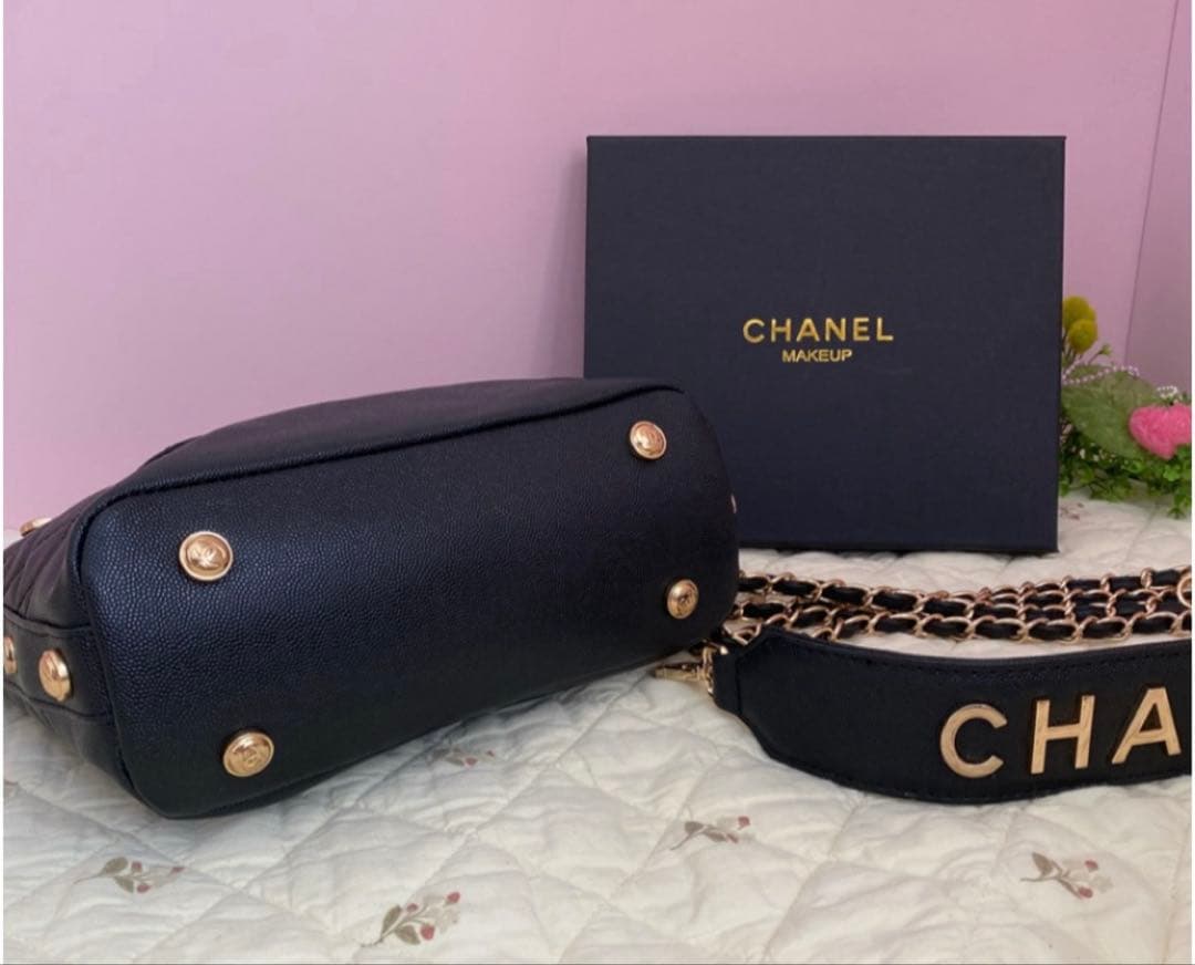 ち*ん様 新品未使用　CHANEL ミニホーボーバッグ 黒