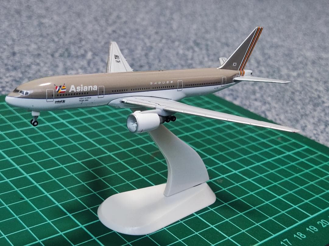 激レア品！　アシアナ航空　 B777 旧塗装　ダイキャストモデル 1:500