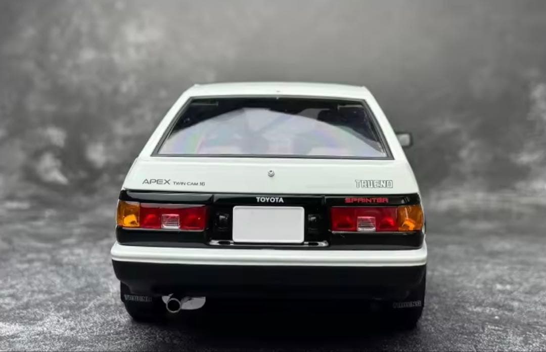 Autoart 1/18イニシャルD AE86 ミニカー