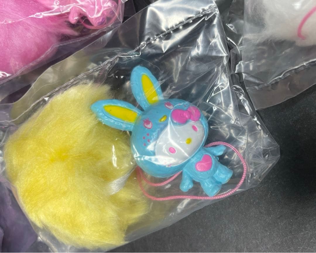 キティ　カラフルバニー　マスコット　ファー　ふわふわ　ストラップ　レア　未使用