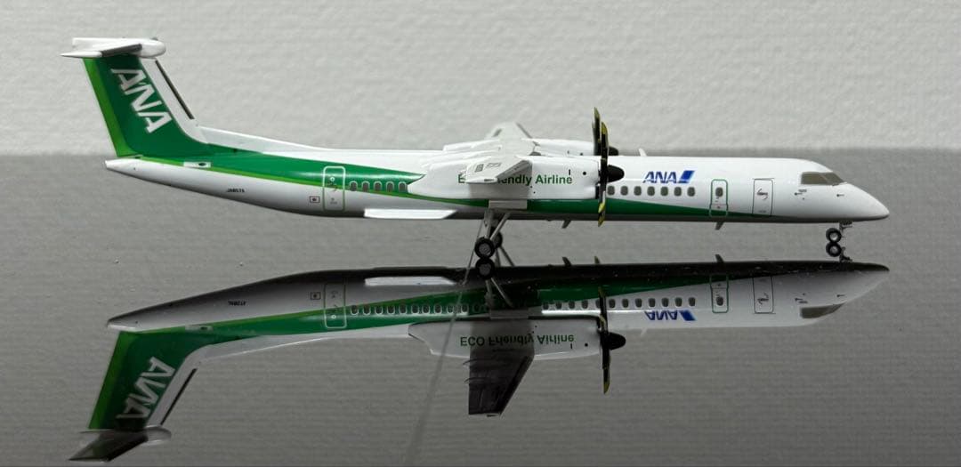1/200 ANA DHC-8-400 エコボン JA857A Q400