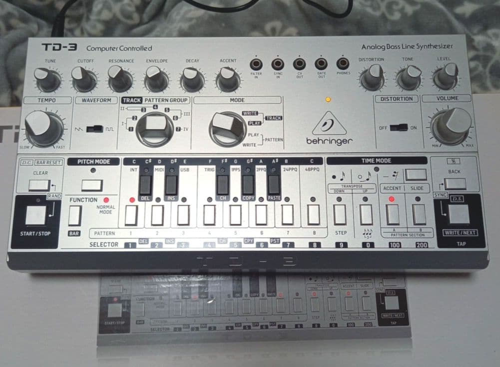 Behringer TD-3-SR アナログシンセサイザー