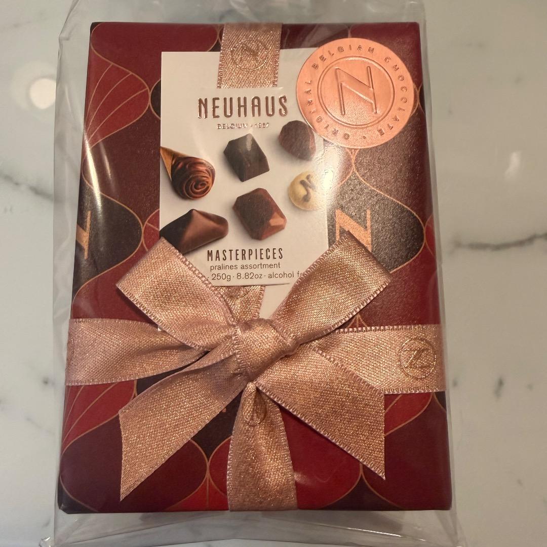 大容量21個入！ノイハウス NEUHAUS ベルギーチョコレート バレンタイン