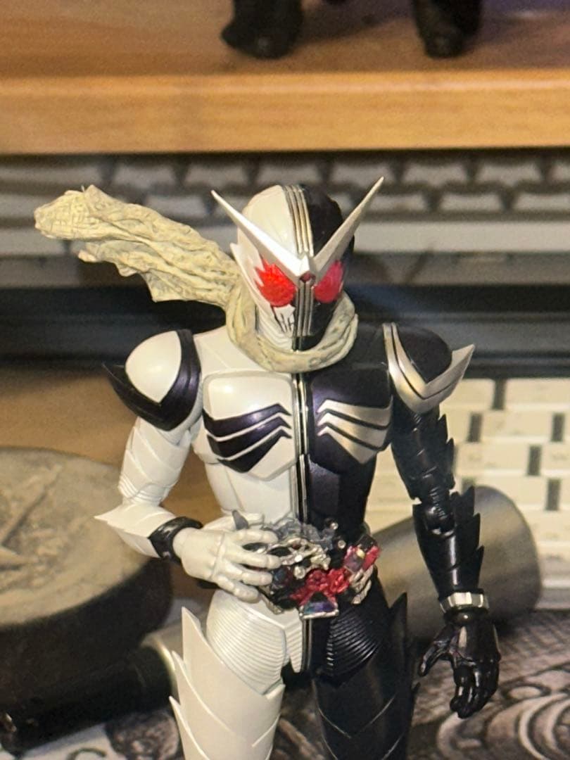 shf 真骨彫　 仮面ライダー 目が発光可能　カスタム品