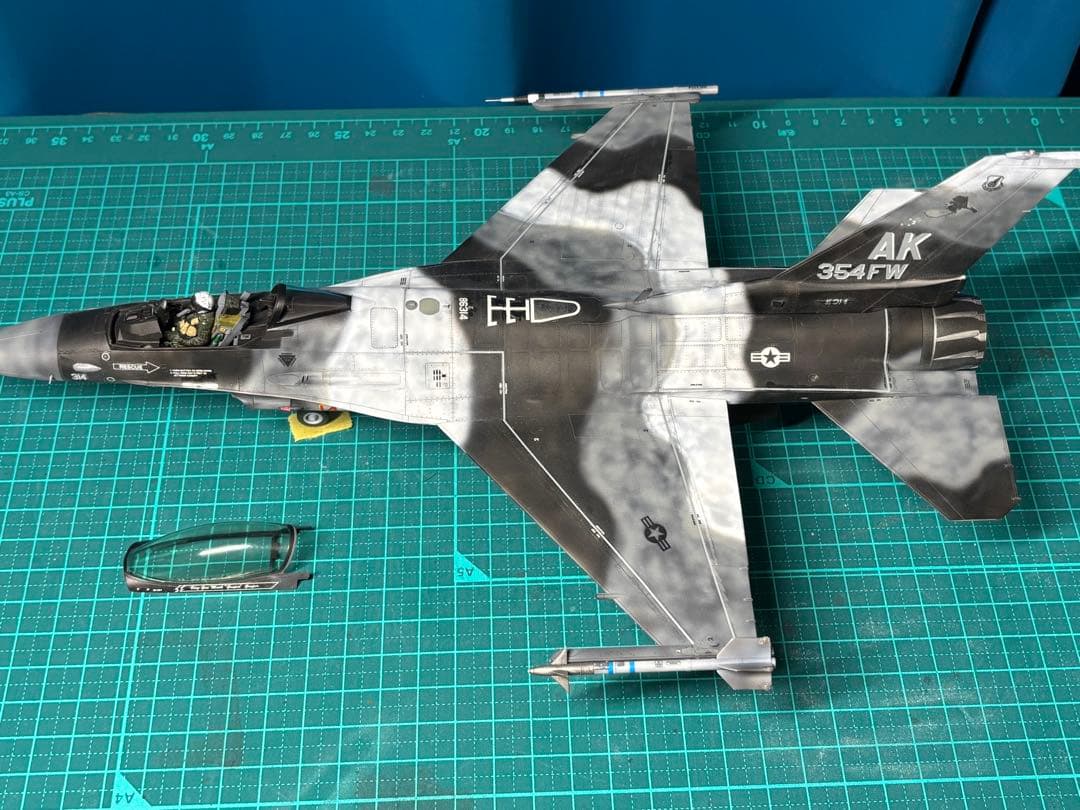 ムスタング様　1/48 タミヤF-16CN