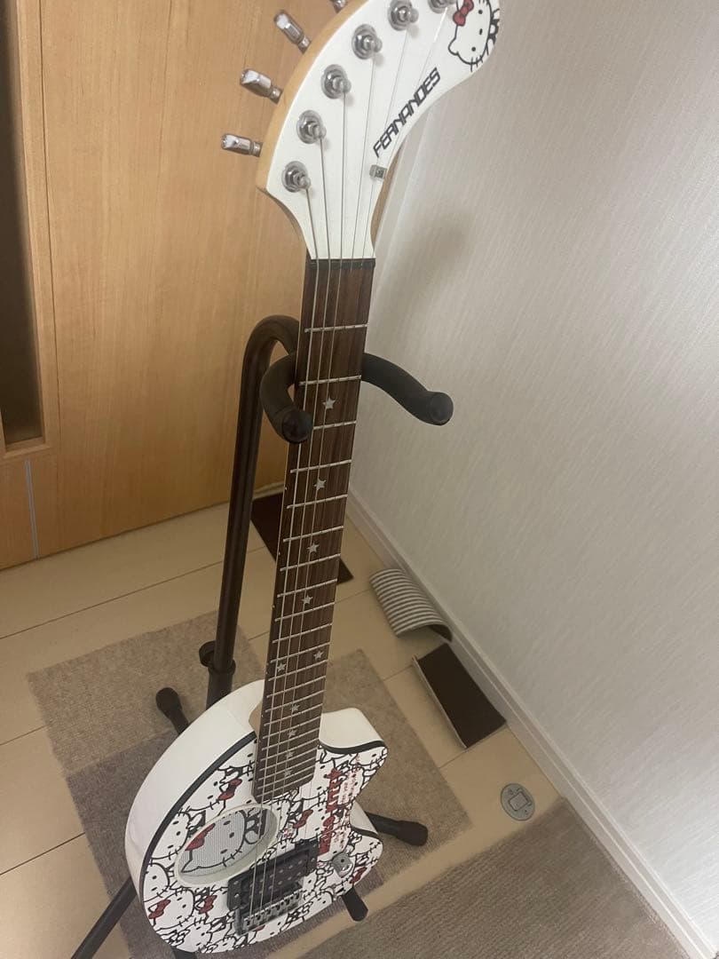 ハローキティ エレキギター　FERNANDES アンプ内蔵 ZO-3 ゾウサン