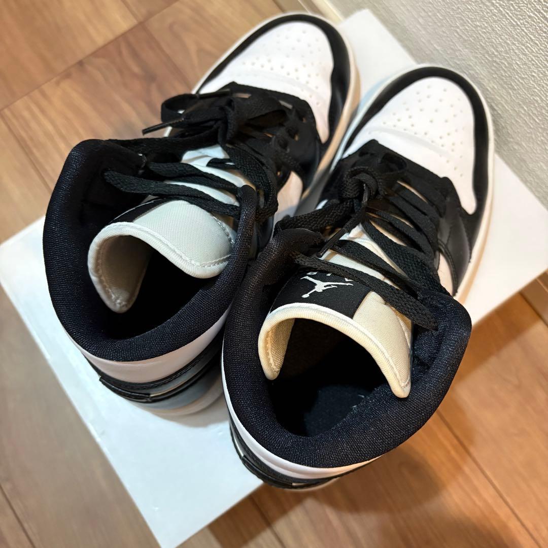 WMNS Nike Air Jordan 1 MID 白黒 パンダ スニーカー