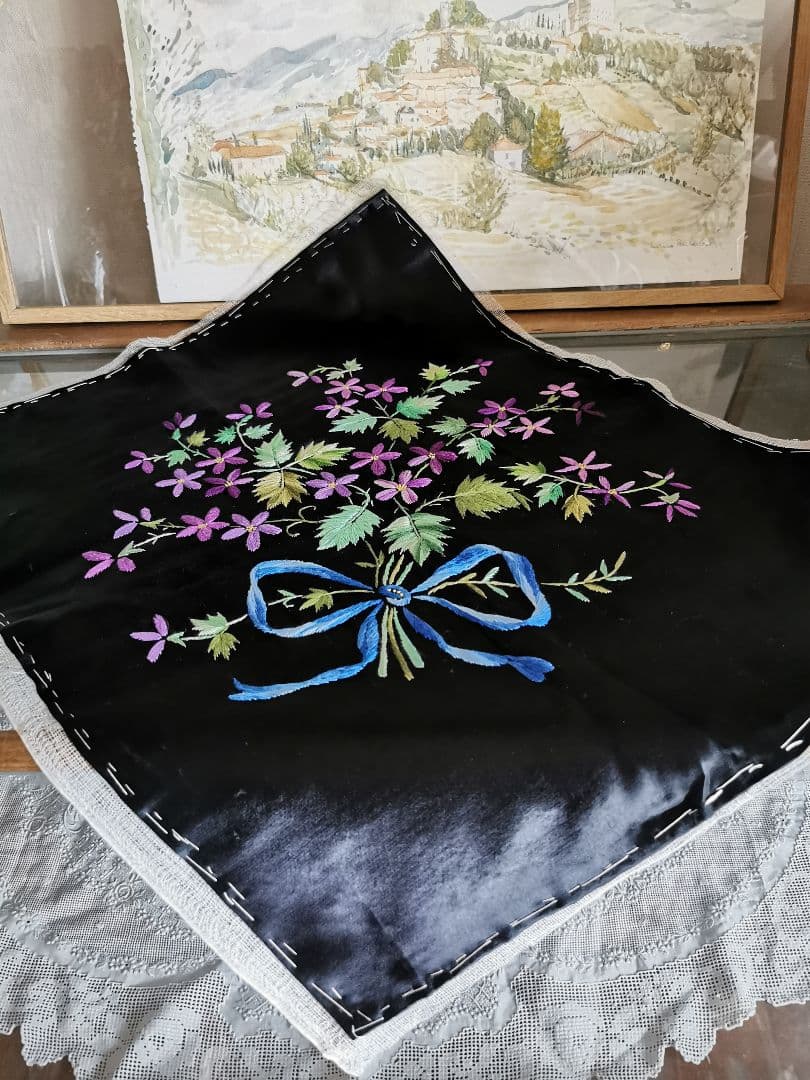 アンティークフランス 紫小花 スミレの花束刺繍 ブルーリボン シルク生地作品