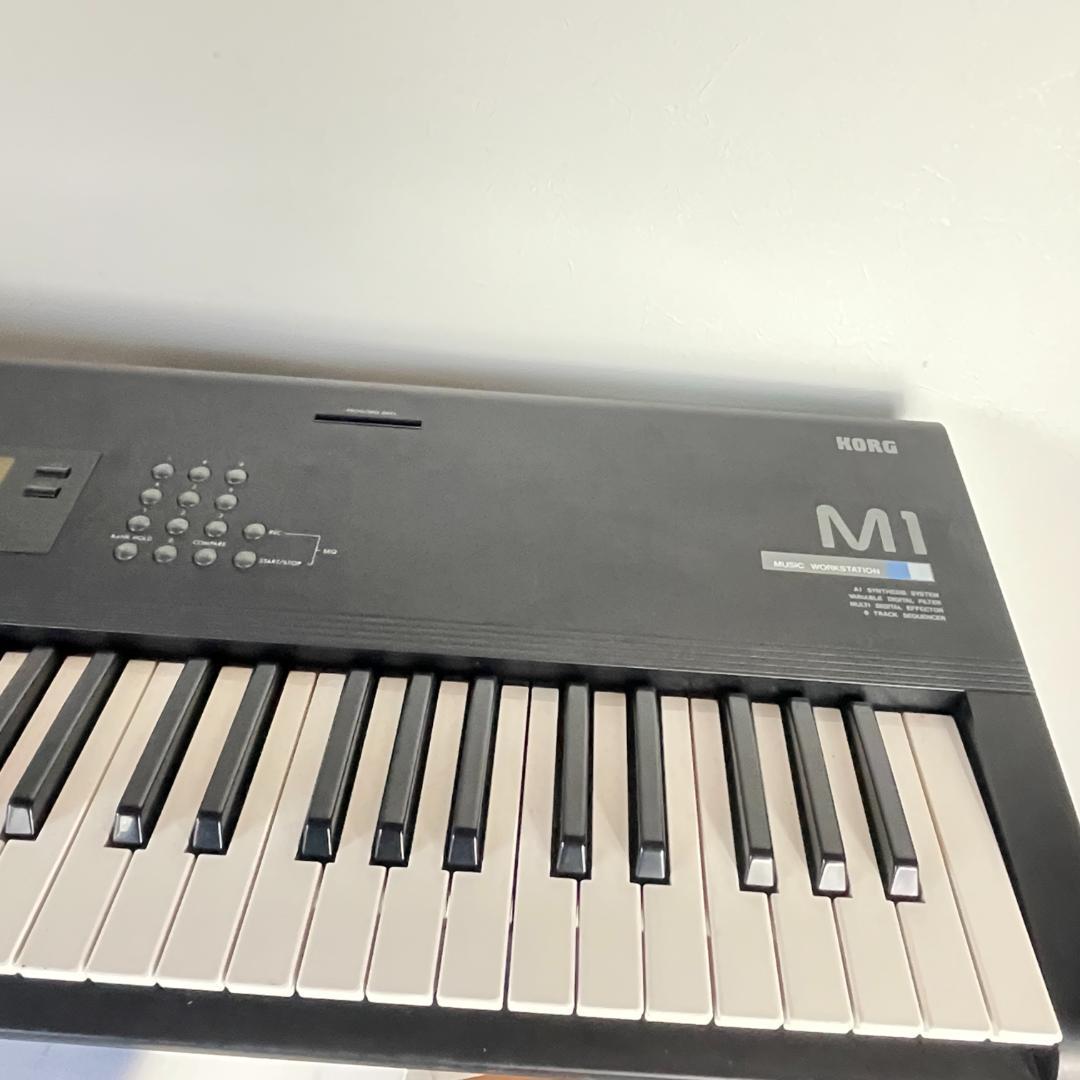 KORG M1 シンセサイザー