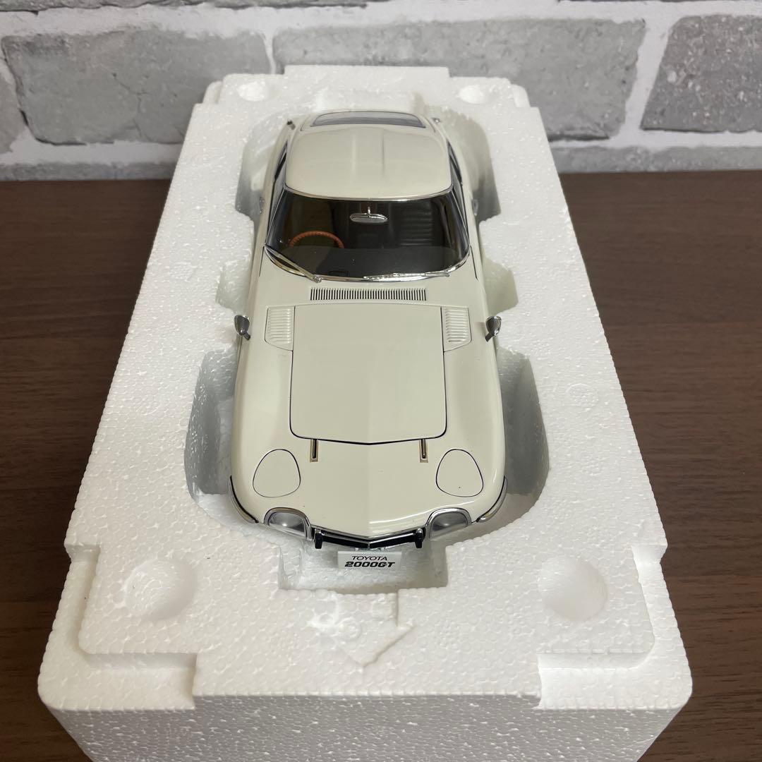 AUTOart トヨタ2000 GT クーペ 1/18 ホワイト
