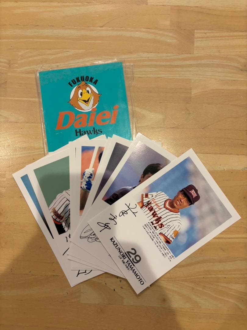 プロ野球グッズ（ダイエーホークス中心）とおまけ（リラックマグッズ、絵葉書）