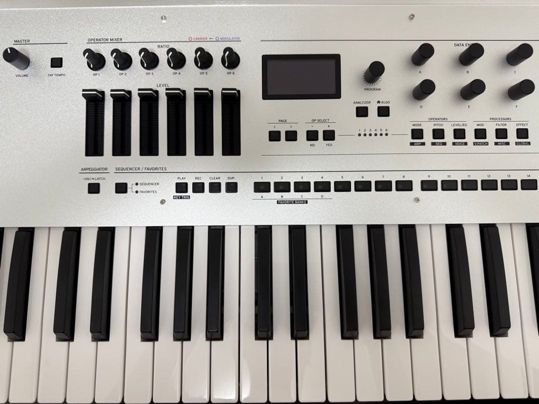 KORG opsix se platinum 限定色シンセサイザー