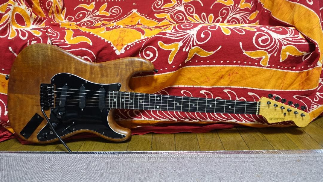 Schecter Stratocaster 3S EMG 無垢キルトメイプル