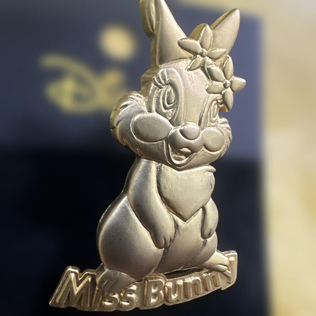 Disney Miss Bunny 限定ピンバッジ