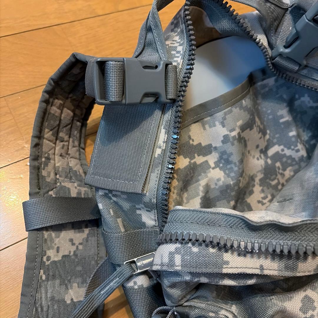 軍支給品　未使用品　使用感ゼロ　本物アサルトパック MOLLEⅡ