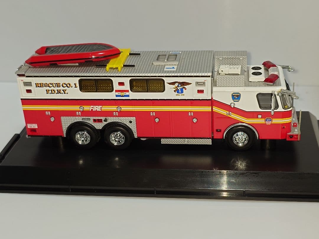 CODE3 Fire Department NY 1/64 ミニカー