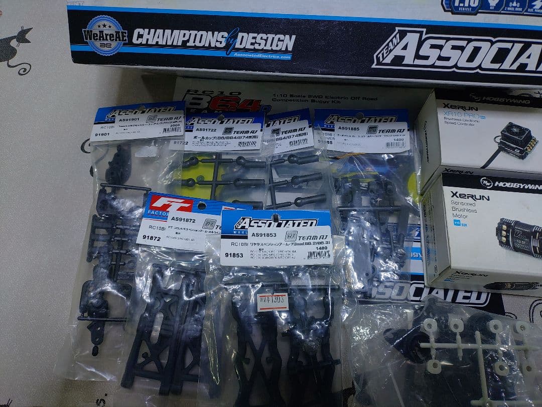 ASSOCIATED/アソシエイテッド B6.4Dダート用　メカ付き