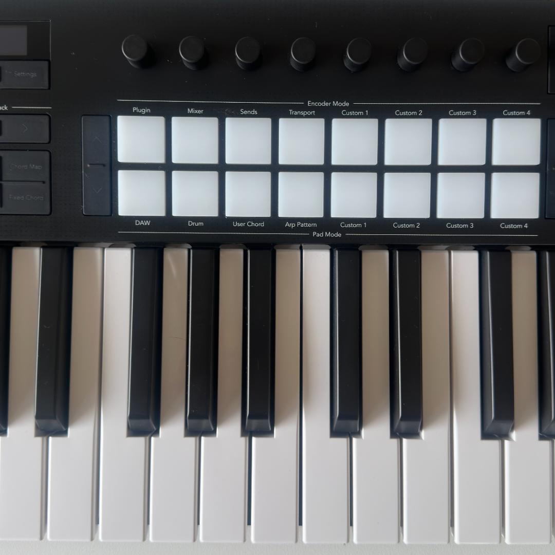 Novation Launchkey 25 MK4 MIDIキーボード