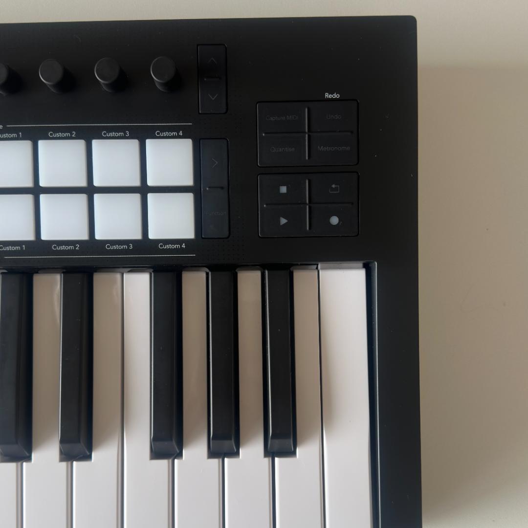 Novation Launchkey 25 MK4 MIDIキーボード