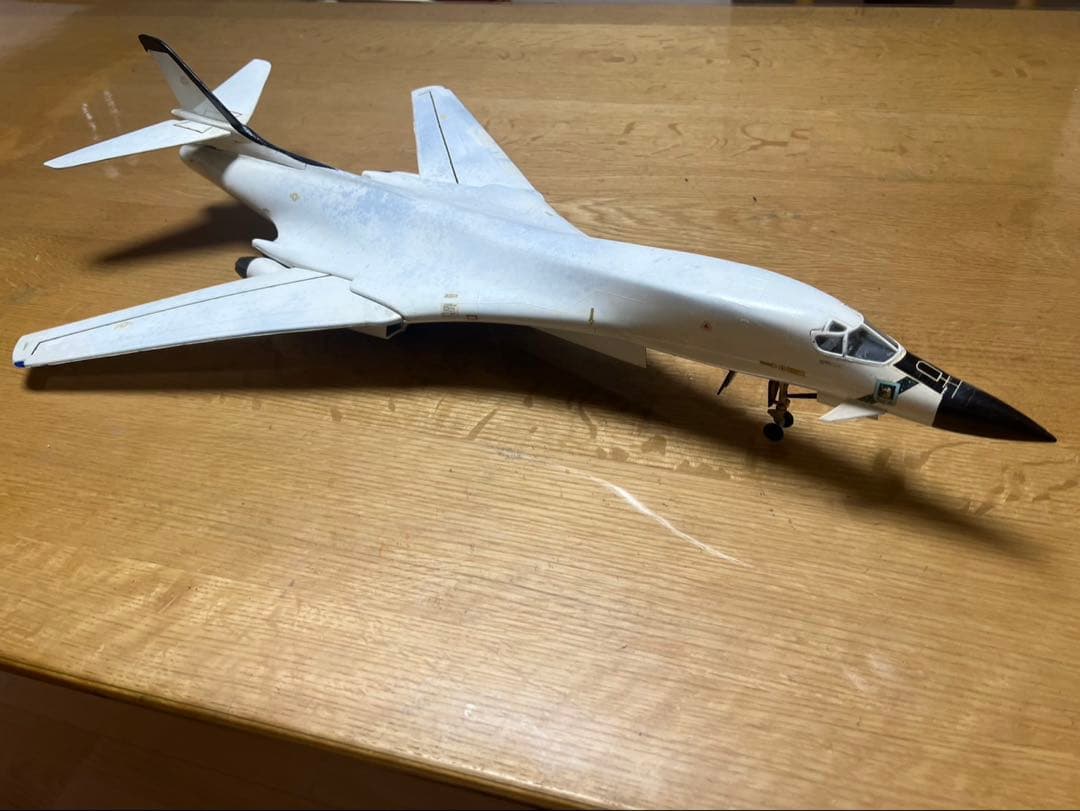 米国空軍爆撃機 ロックウェルB1ランサー(1/72)