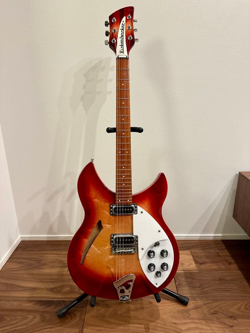 Rickenbacker <リッケンバッカー> 330 Firglo