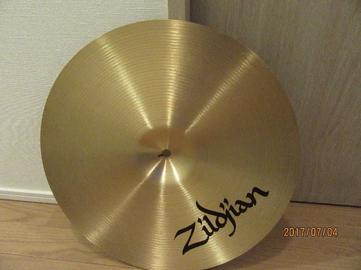 Avedis Zildjian  17インチ クラッシュ シンバル