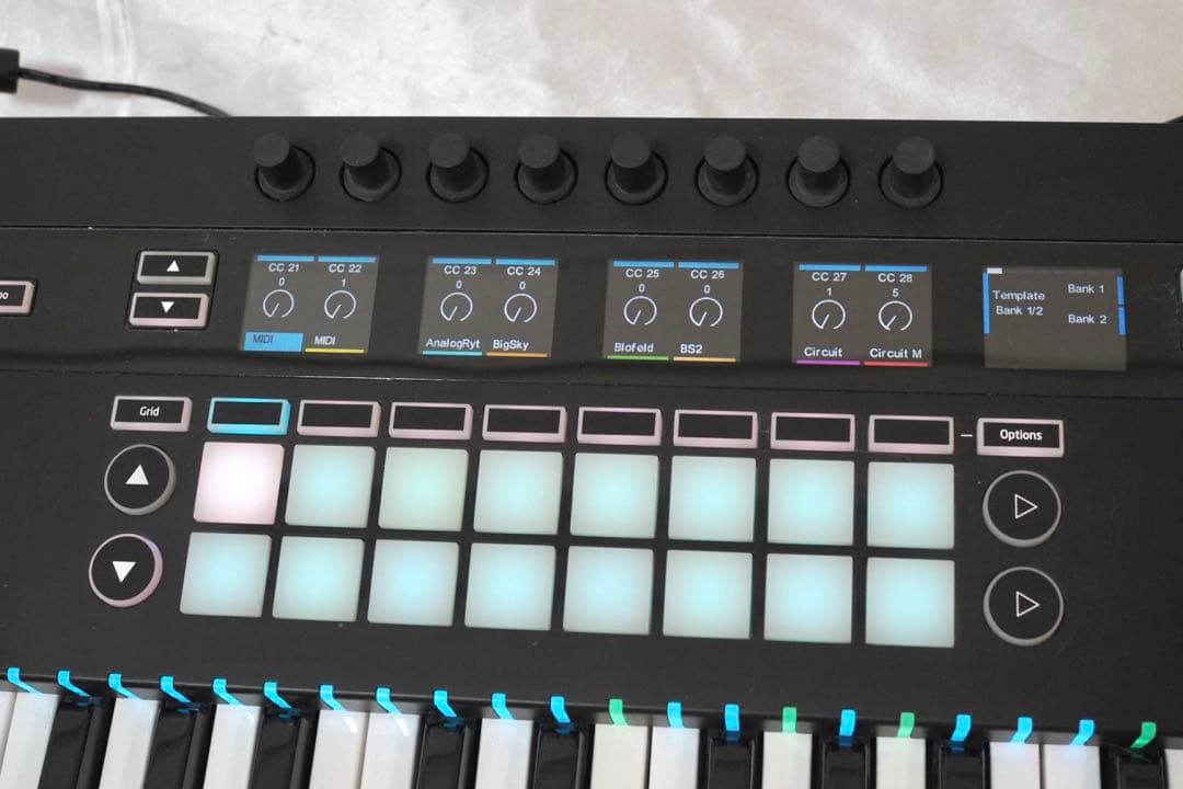 Novation SL MkIII 61鍵（MIDIキーボード）