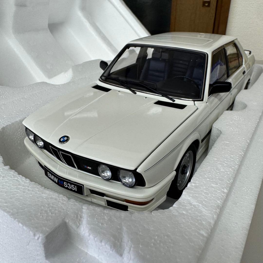 【新品】オートアート  535i 1985 ホワイト　1/18
