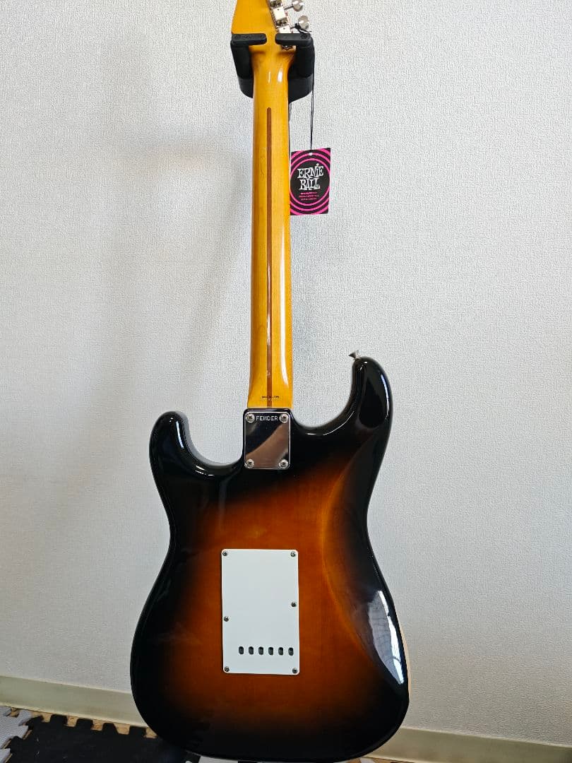 Fender Japan ST57-55 Sunburst Eシリアル