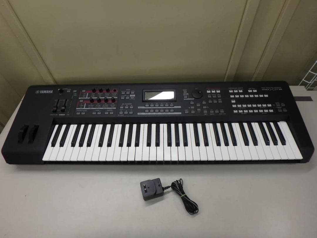 【シンセサイザー本体】YAMAHA MOXF6 中古品・現状品　音出し確認済