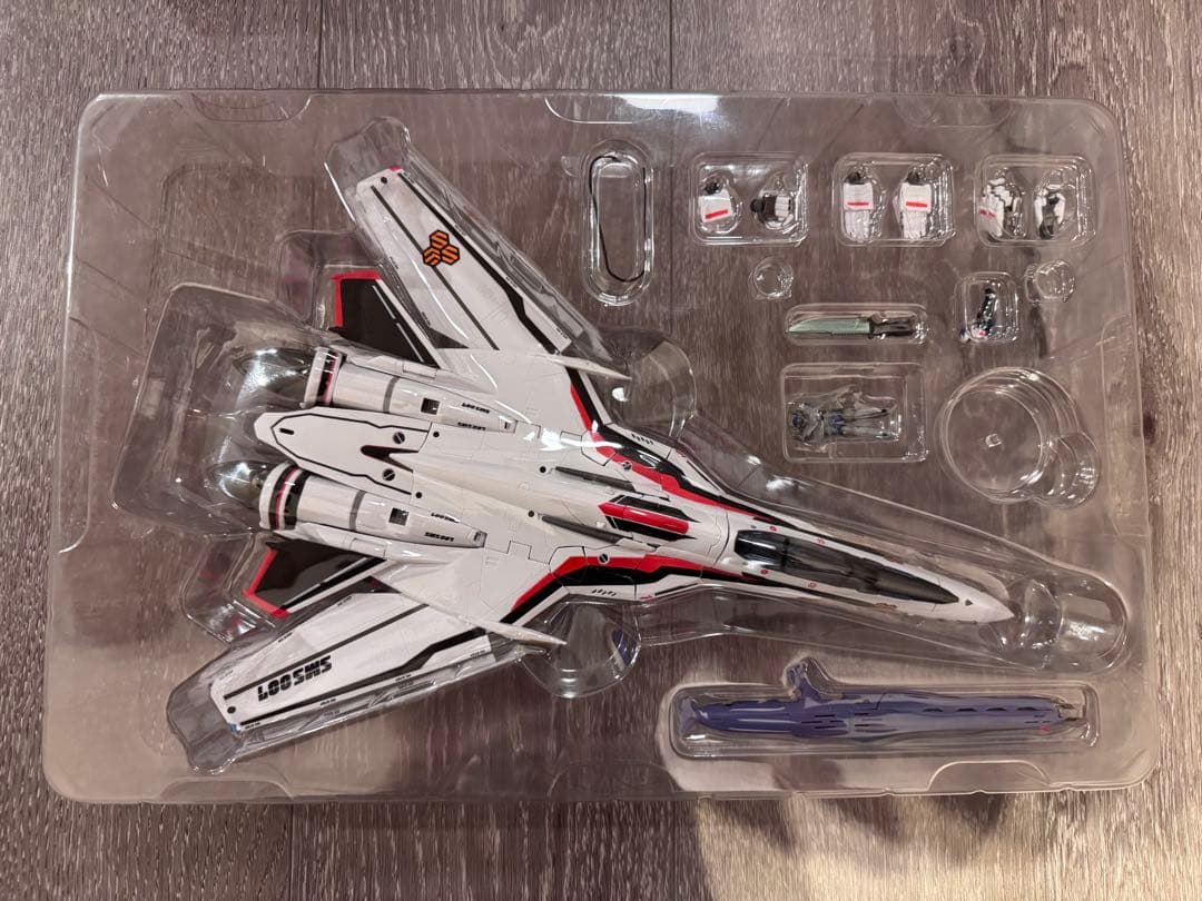 【中古美品】DX超合金 VF-25F スーパーメサイアバルキリー リバイバル
