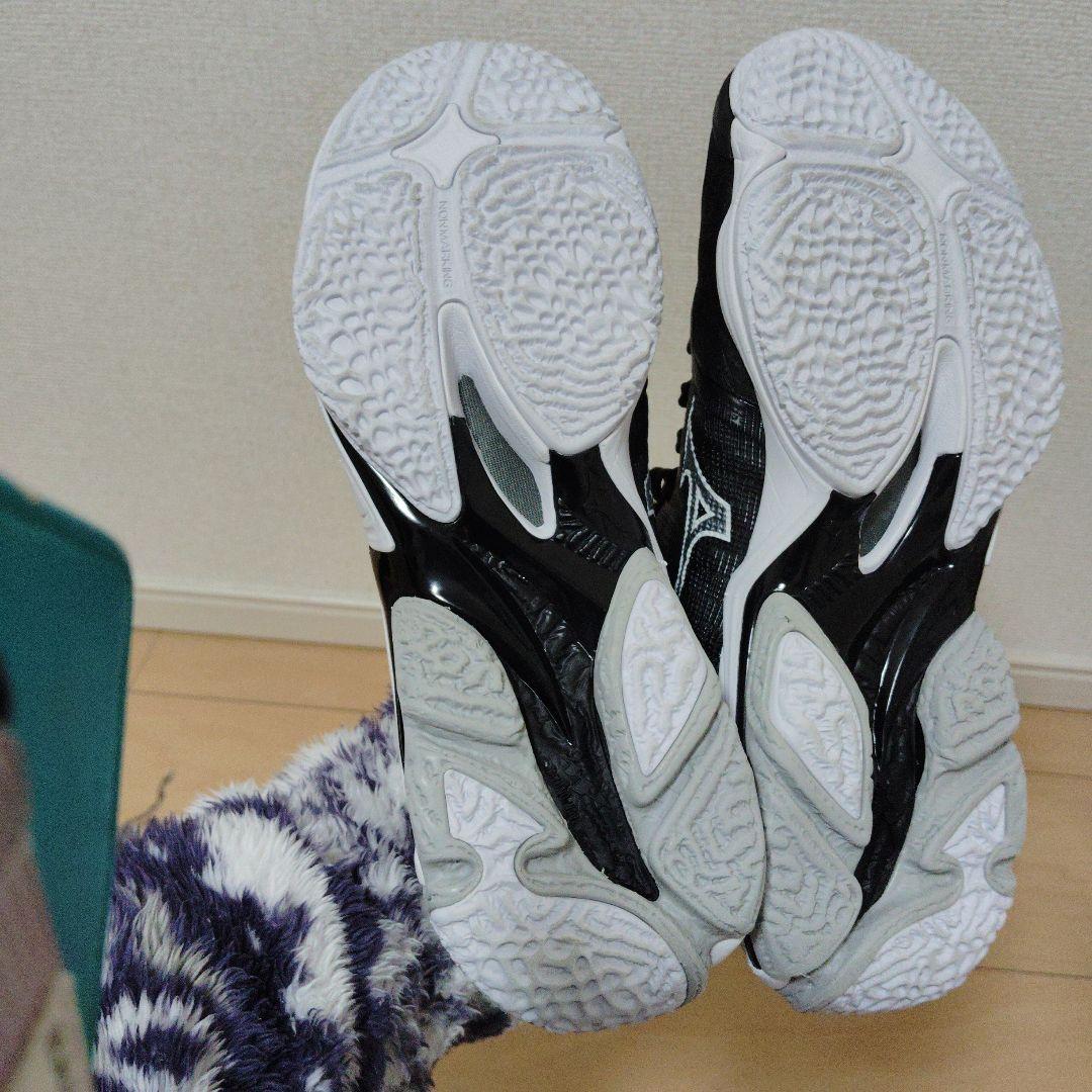 最新　バレーボールシューズ 24cm ウェーブライトニングエリート