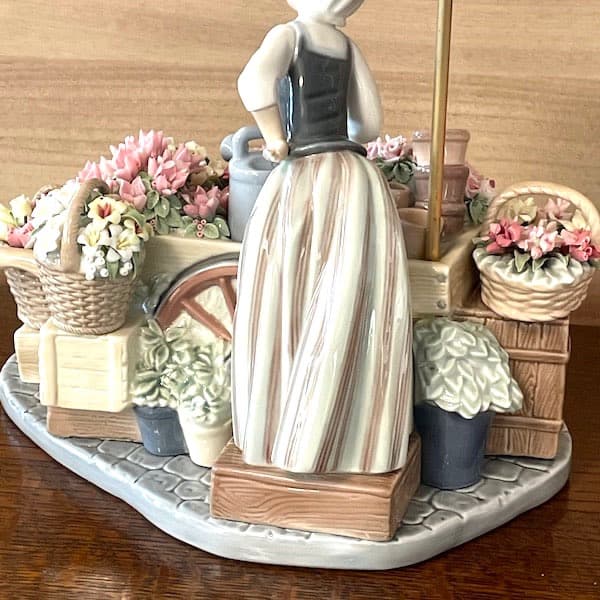 リヤドロ　公園通りの花屋さん　フィギュリン　LLADRO 人形　ポーセリン