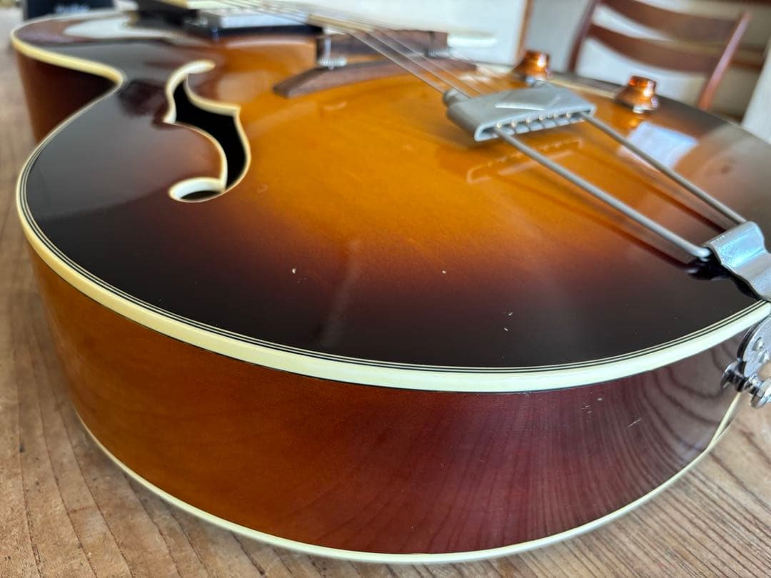 Eastman AR-175CE Sunburst ハードケース付属