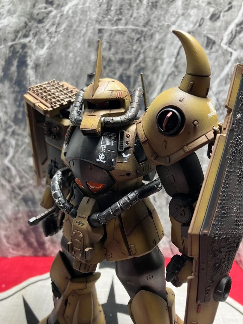 ガンプラ MG グフ　砂漠仕様　完成品