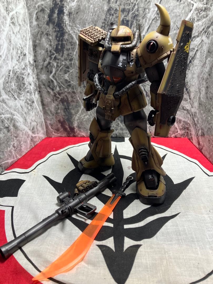 ガンプラ MG グフ　砂漠仕様　完成品
