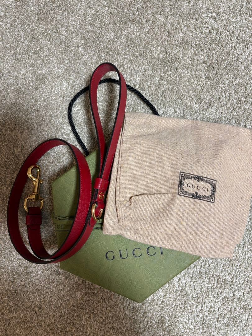 GUCCI 赤 レザー リード 保存袋付き