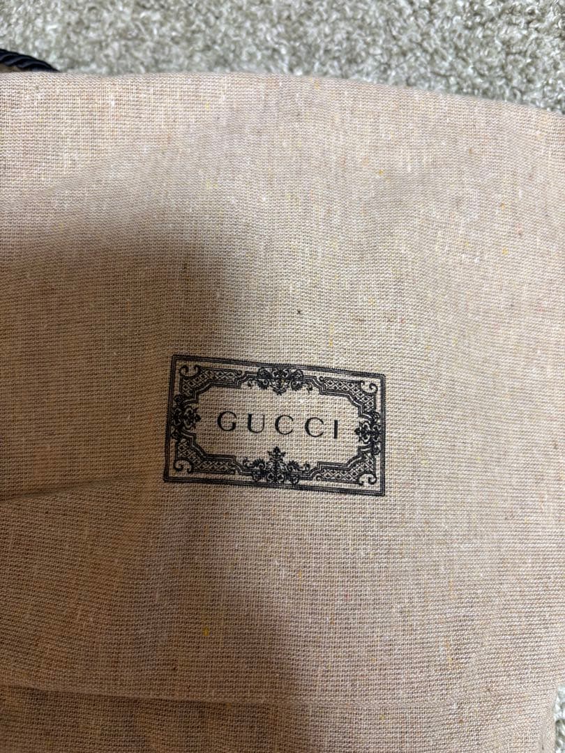 GUCCI 赤 レザー リード 保存袋付き