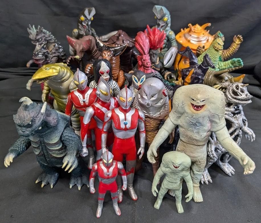 ウルトラＱ・ウルトラマン＆登場怪獣・宇宙人（バンダイ）ソフビ24体セット＋２