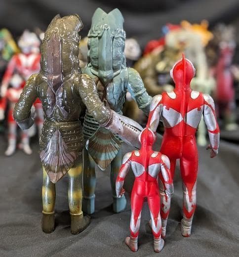 ウルトラＱ・ウルトラマン＆登場怪獣・宇宙人（バンダイ）ソフビ24体セット＋２