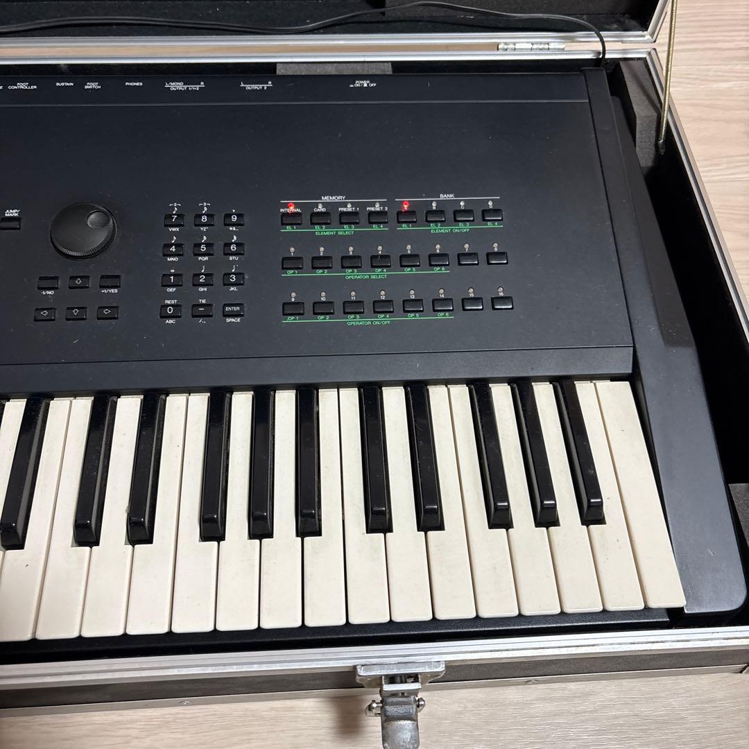 Yamaha SY77 シンセサイザー ケース付き