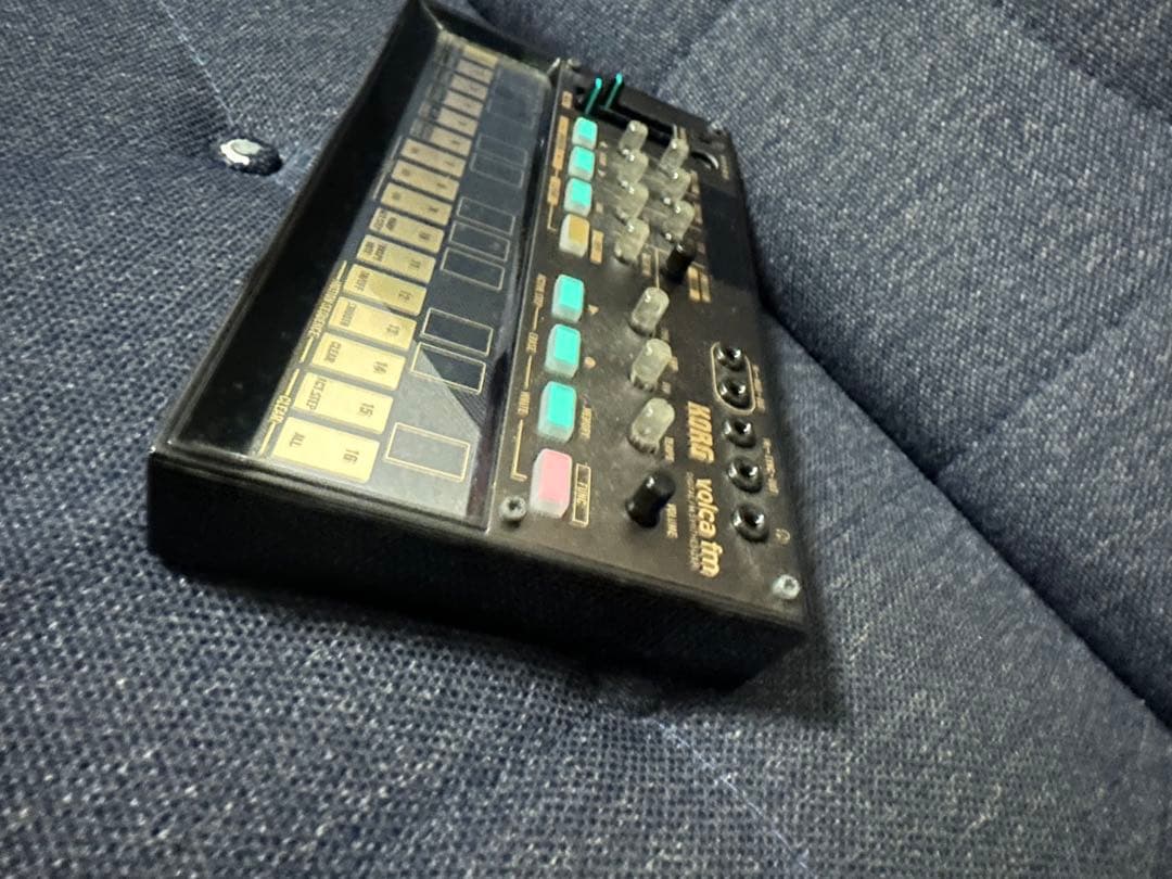 Korg Volca FM2、FM-2、シンセサイザー、シーケンサー