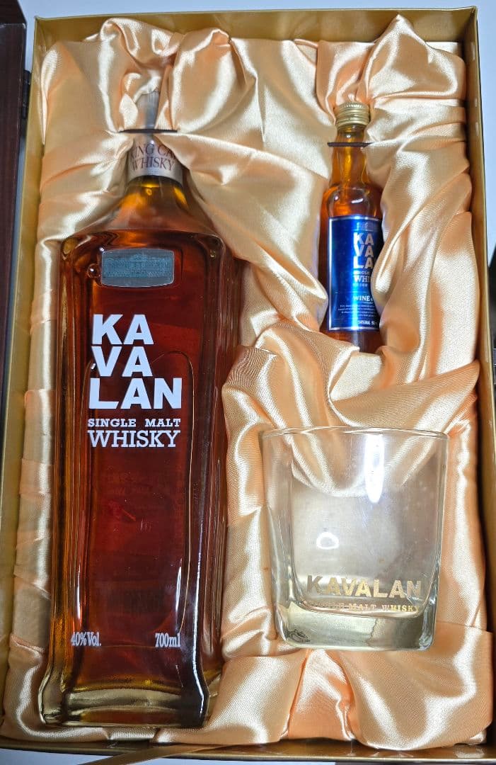 ニ*ク様 KAVALAN SINGLE MALT WHISKY 木箱入り