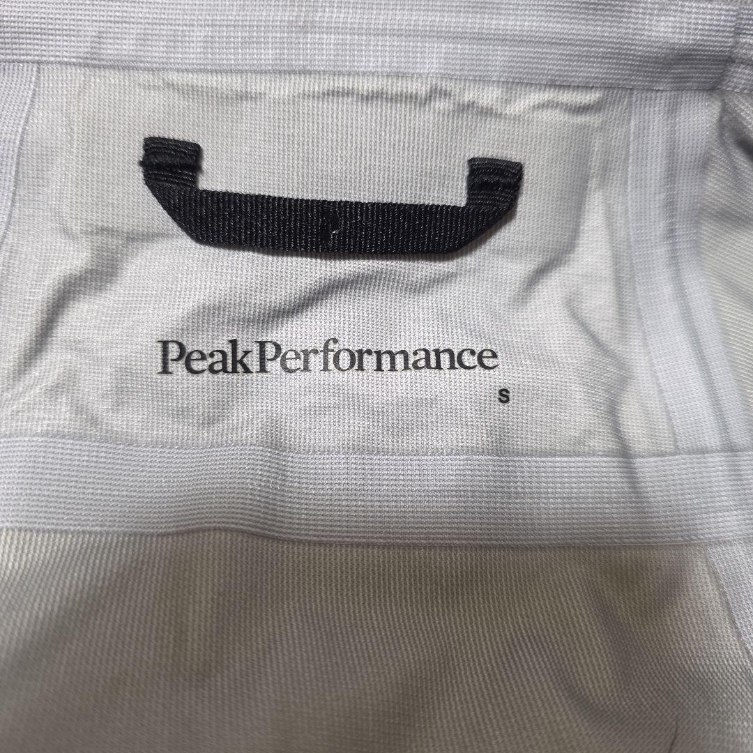 美品　ピークパフォーマンス　上下海外Ｓサイズ　PeakPerformance