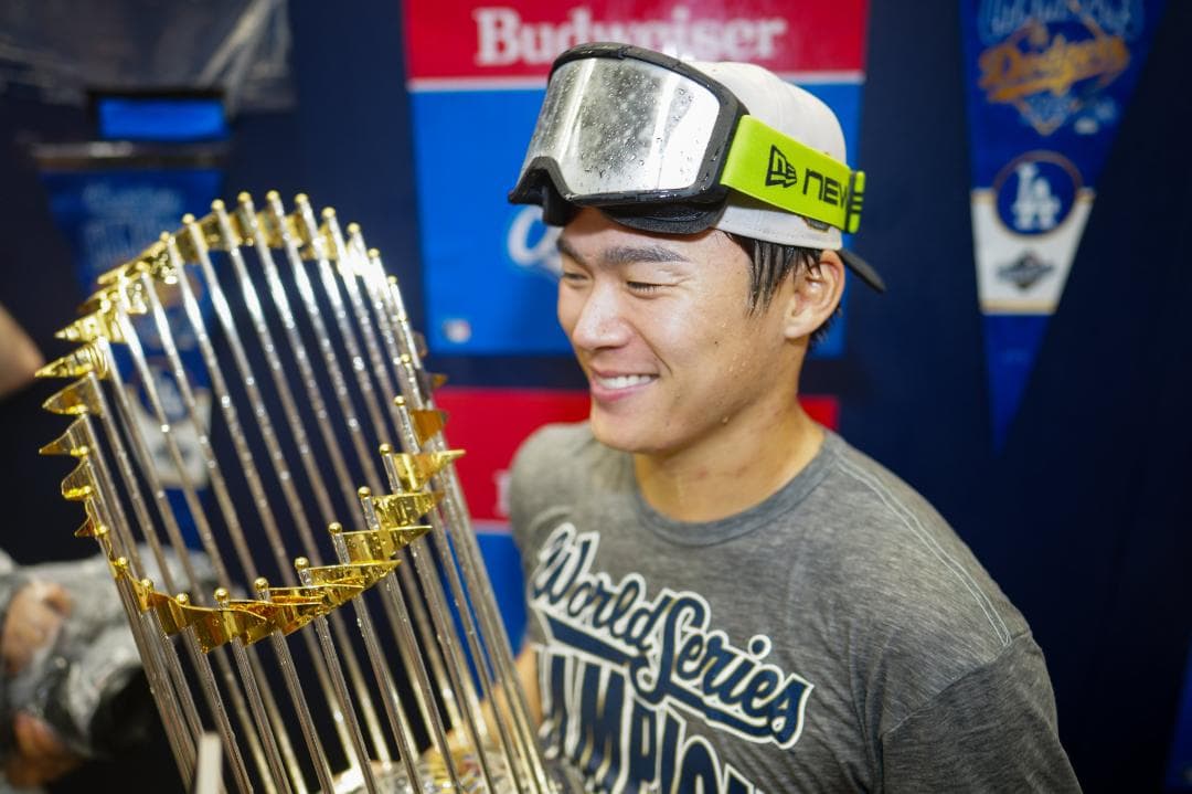 大谷翔平ドジャースWS2025優勝記念ロッカーROOM球団公認フラッグUS限定