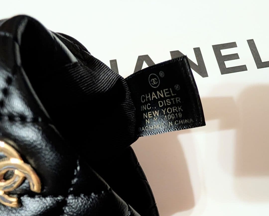 CHANEL ブラック キルティング チェーンスマホショルダー